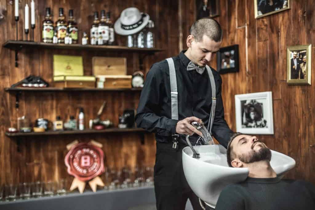 Ilyen barber szalont se látni minden nap Budapesten - Az Oázis Club